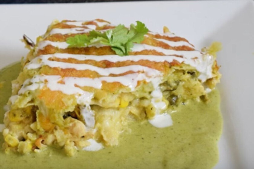 Prepara este rico pastel azteca poblano con pollo y chile poblano del ...