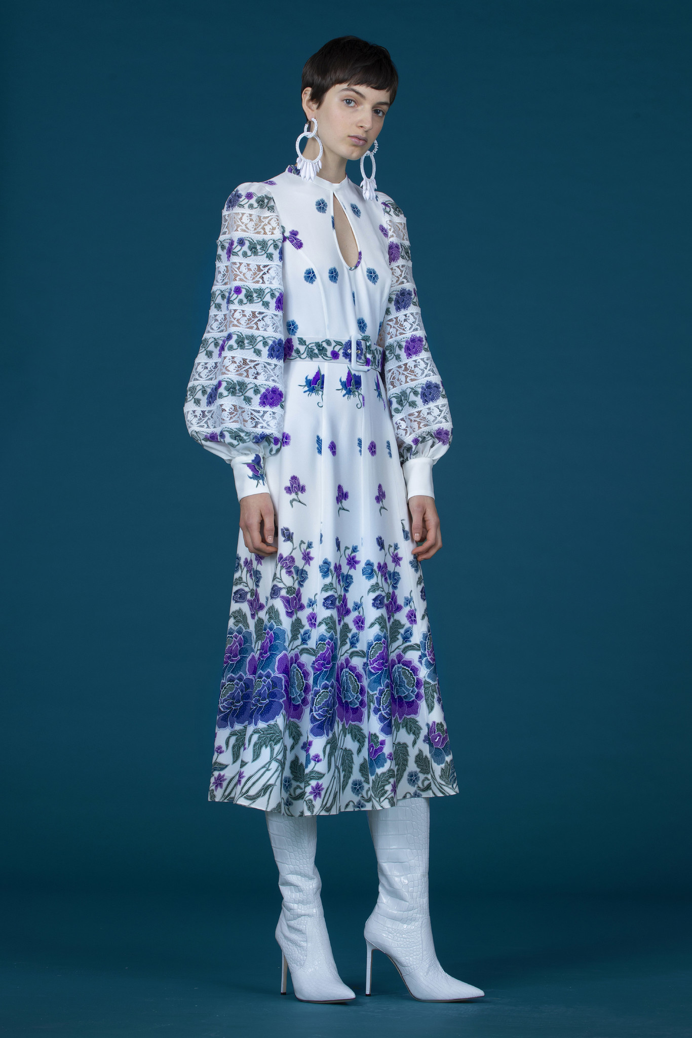 El perfecto look de invitada de boda de Sassa de Osma con un vestido boho