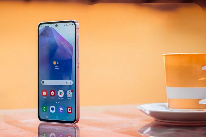 Samsung responde a Apple con NowBar en One UI 7: así es su versión de ...