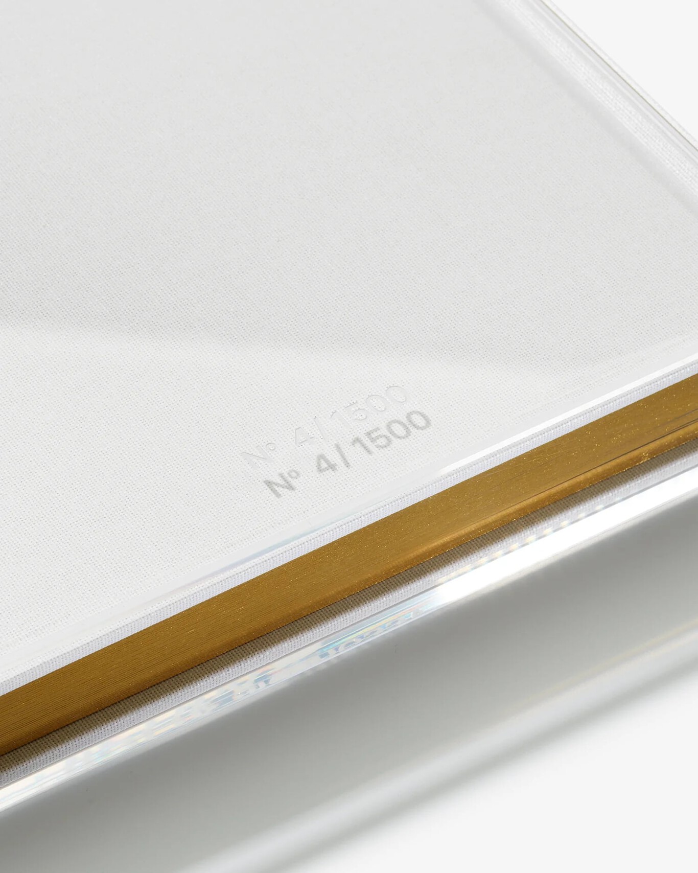 Con bordes de oro y una frase de Jobs: así es el libro de Apple que ha ...