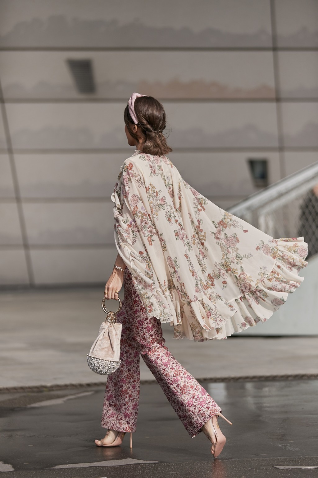 Abrigo capa mujer: cómo lucir capas en otoño e invierno, cómo combinar ...