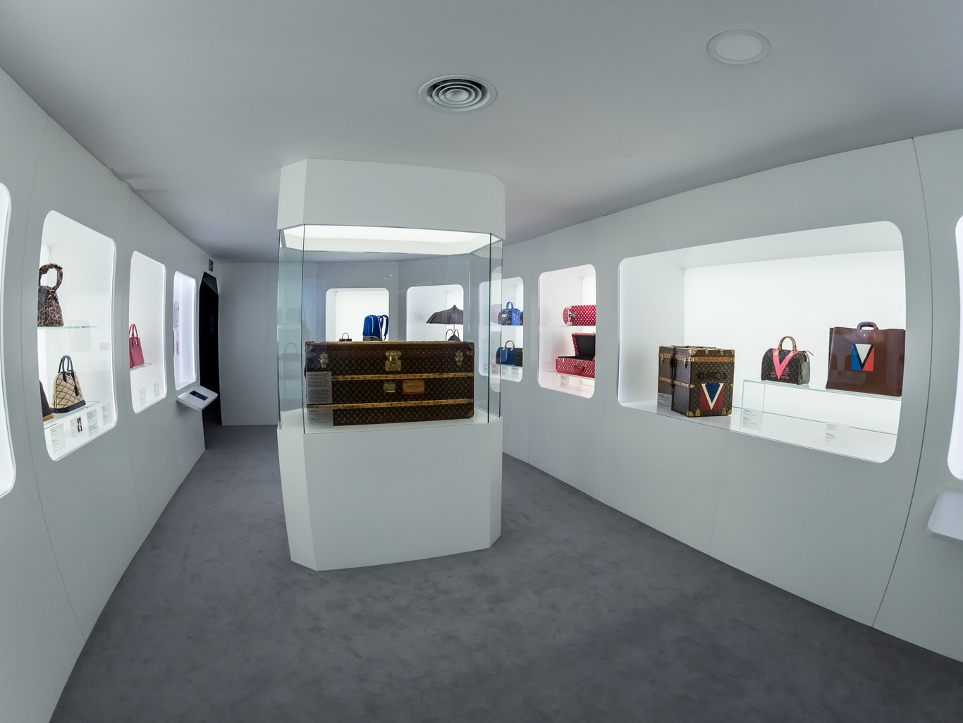 Visitamos 'Time Capsule', la exposición de Louis Vuitton en el Museo ...