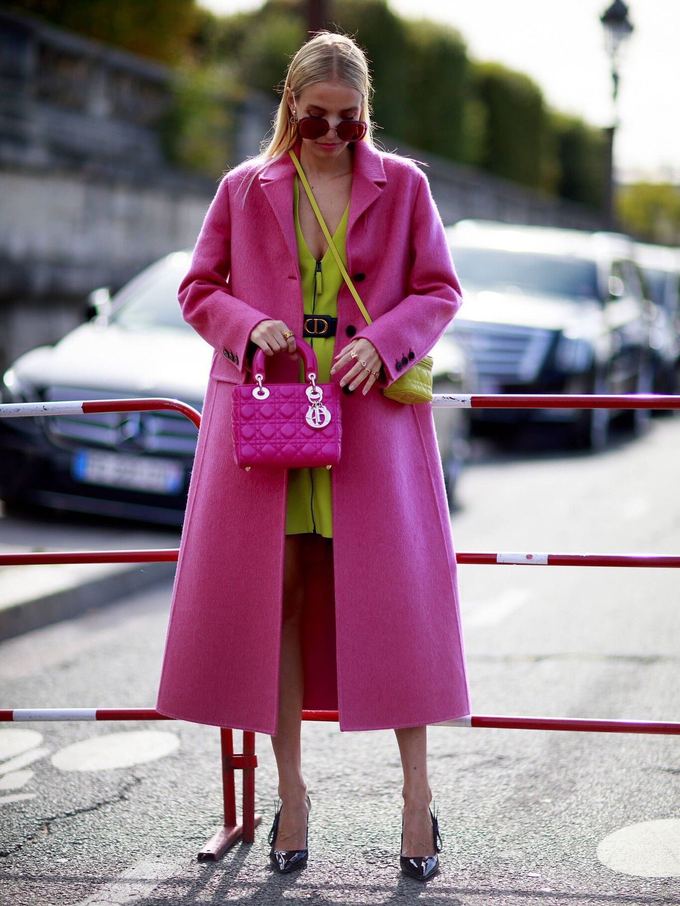 Cómo combinar un abrigo rosa: cinco looks inspiradores del street style ...