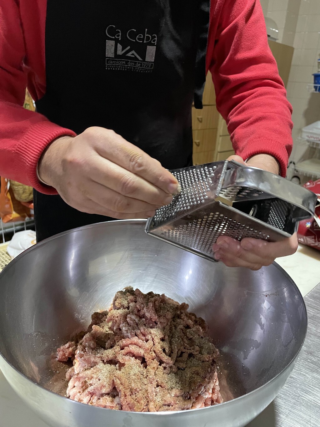 Así se elabora el figatell, el desconocido embutido artesanal a tope de ...