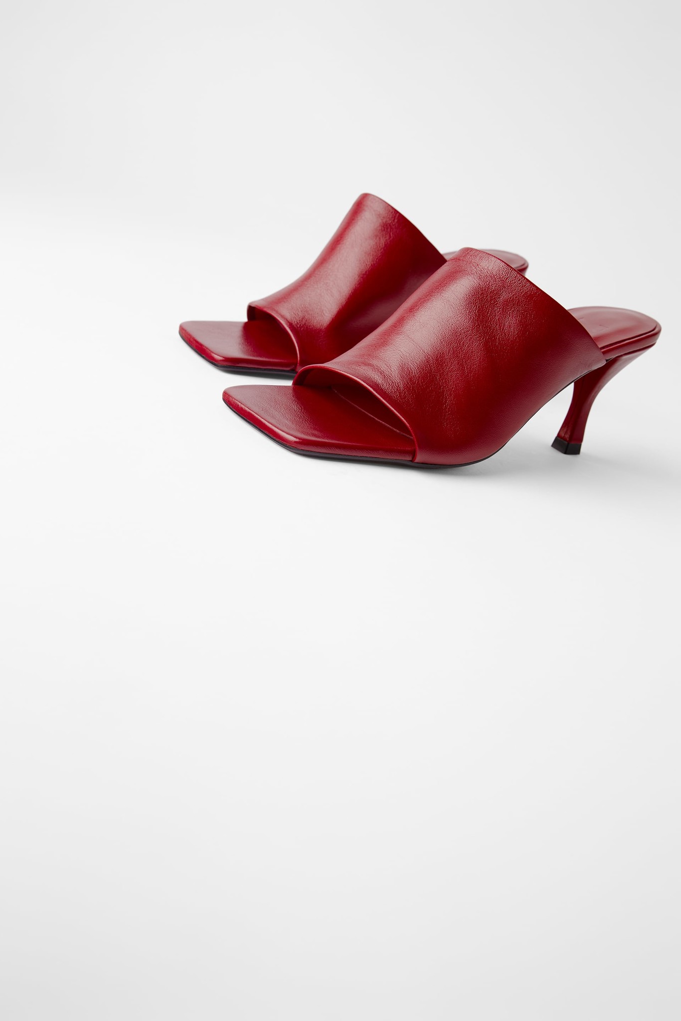 Nueve tacones rojos que serán el antídoto contra la sobriedad de los ...