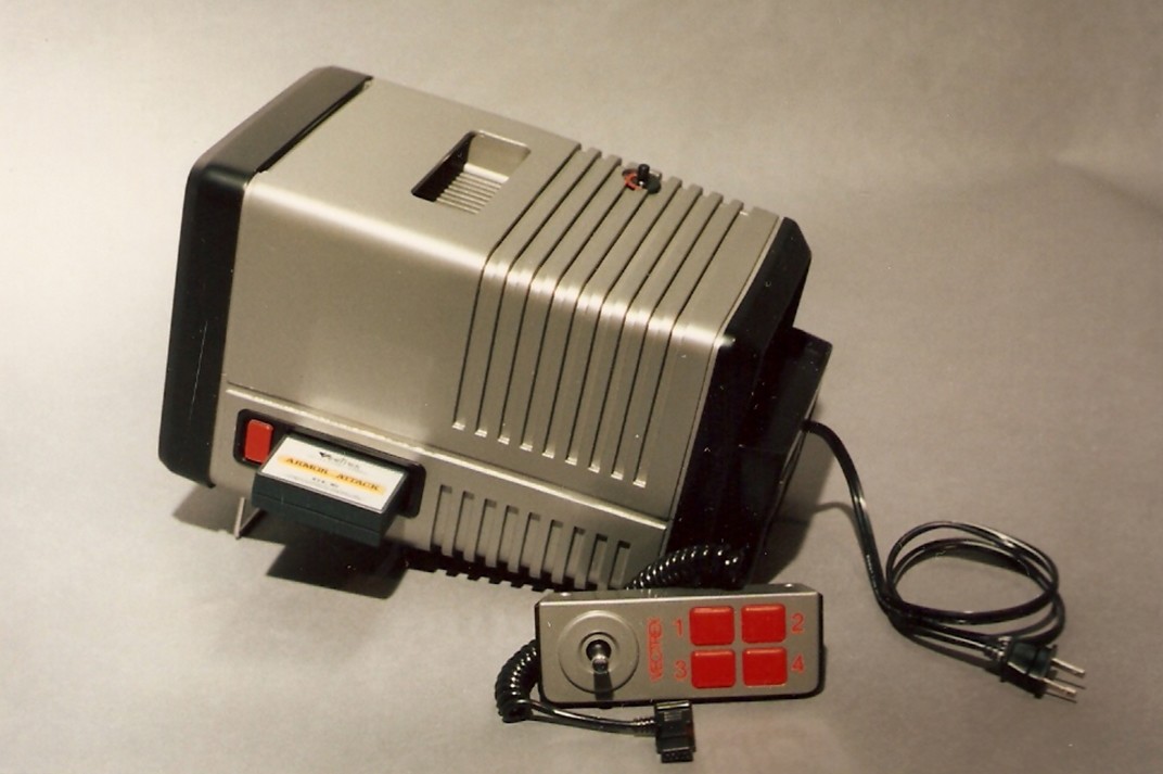 Reaparece la Mini Vectrex, la consola "mini" perdida que se fabricó en ...