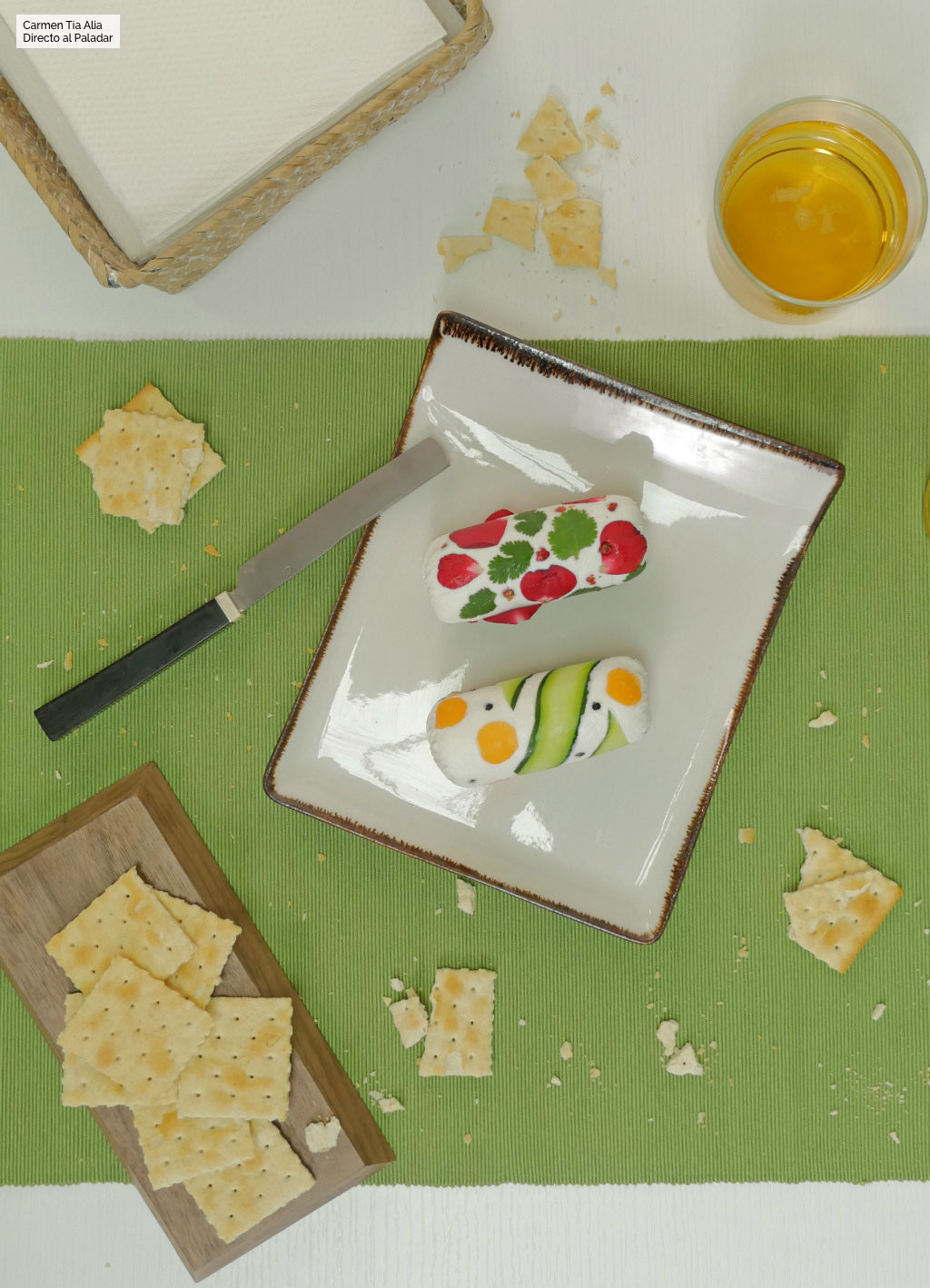 Rulos de queso de cabra decorados. Receta de cocina fácil, sencilla y ...