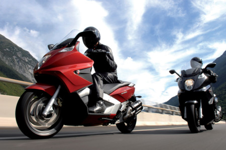 Gilera GP 800 maxi-scooter