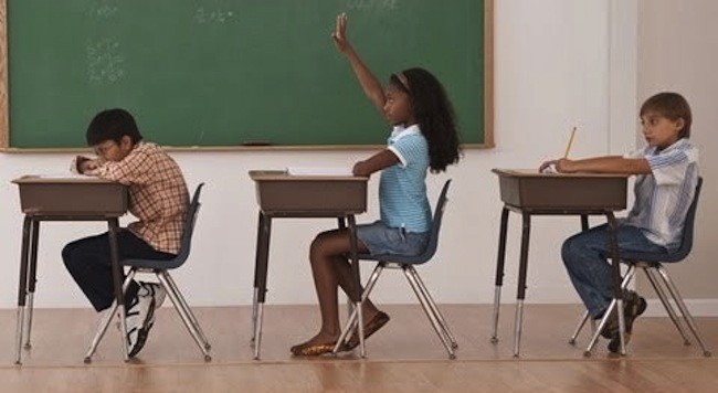 ¿Sentarse mal es perjudicial para la espalda como nos decían en el colegio?