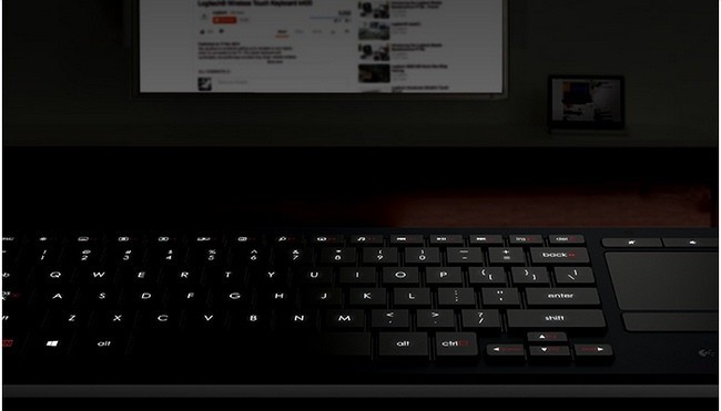 Logitech K830, un teclado retroiluminado para usar con tu HTPC