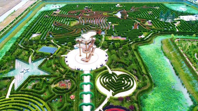 El laberinto más grande del mundo es este colosal jardín en China y ...