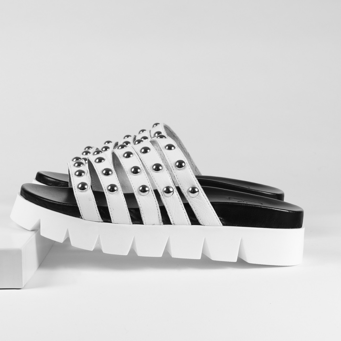 Chanclas y sandalias de piscina para verano 2018: opciones lowcost para ...