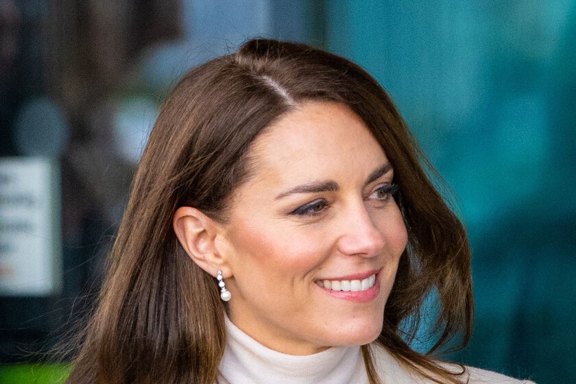 Kate Middleton luce la falda de Zara que nunca pasará de moda y la ...
