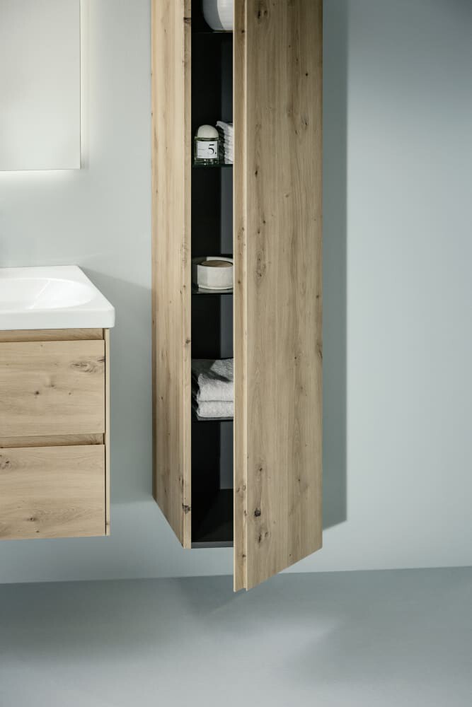 Lavabos e inodoros de líneas sencillas y muebles funcionales, claves ...