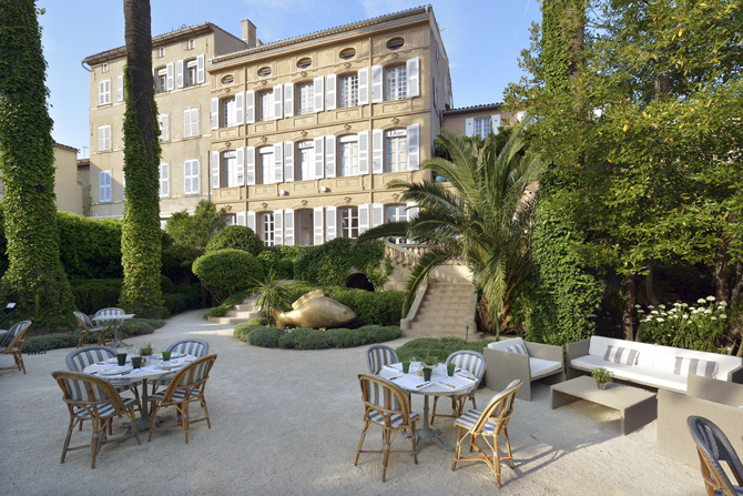 Dior sabe cómo cuidar su boutique de Saint-Tropez