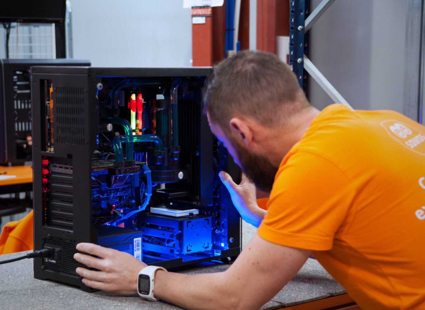 Cómo una empresa de Murcia aprieta las tuercas a las mayores firmas del ...