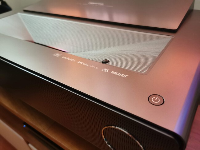 130 pulgadas, Android TV, 4K y un brillo que maravilla: probamos el ...