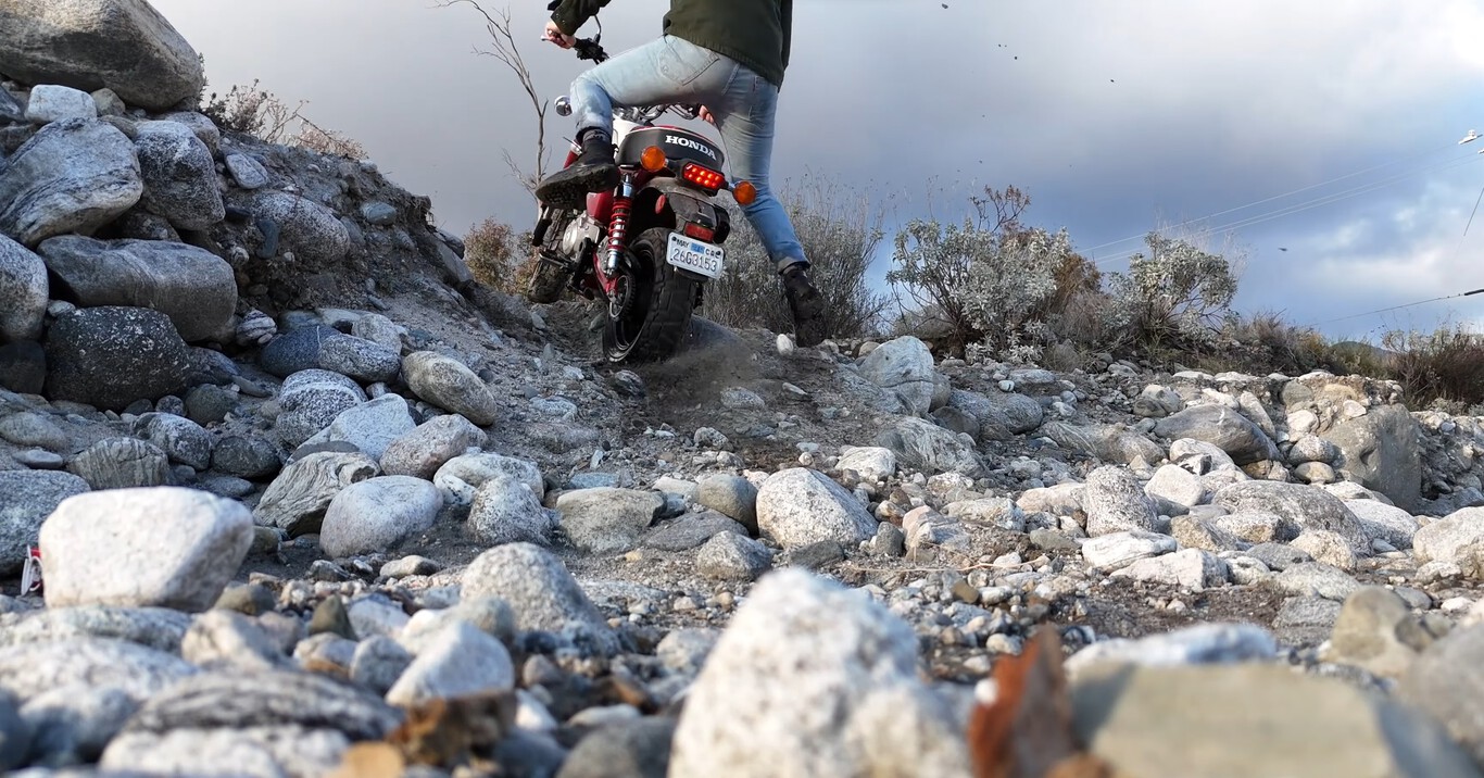 Hacer offroad con una Honda Monkey puede ser un error... O no, ¡pero ...