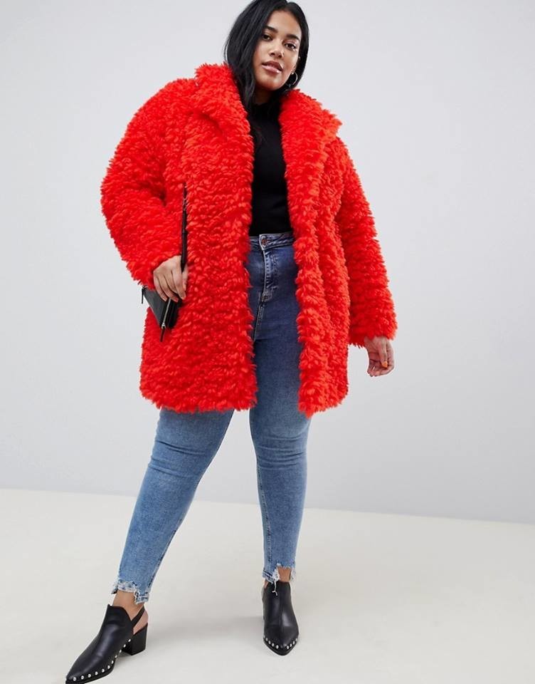 Estas son las 13 marcas donde encontrar ropa moderna para chicas curvy