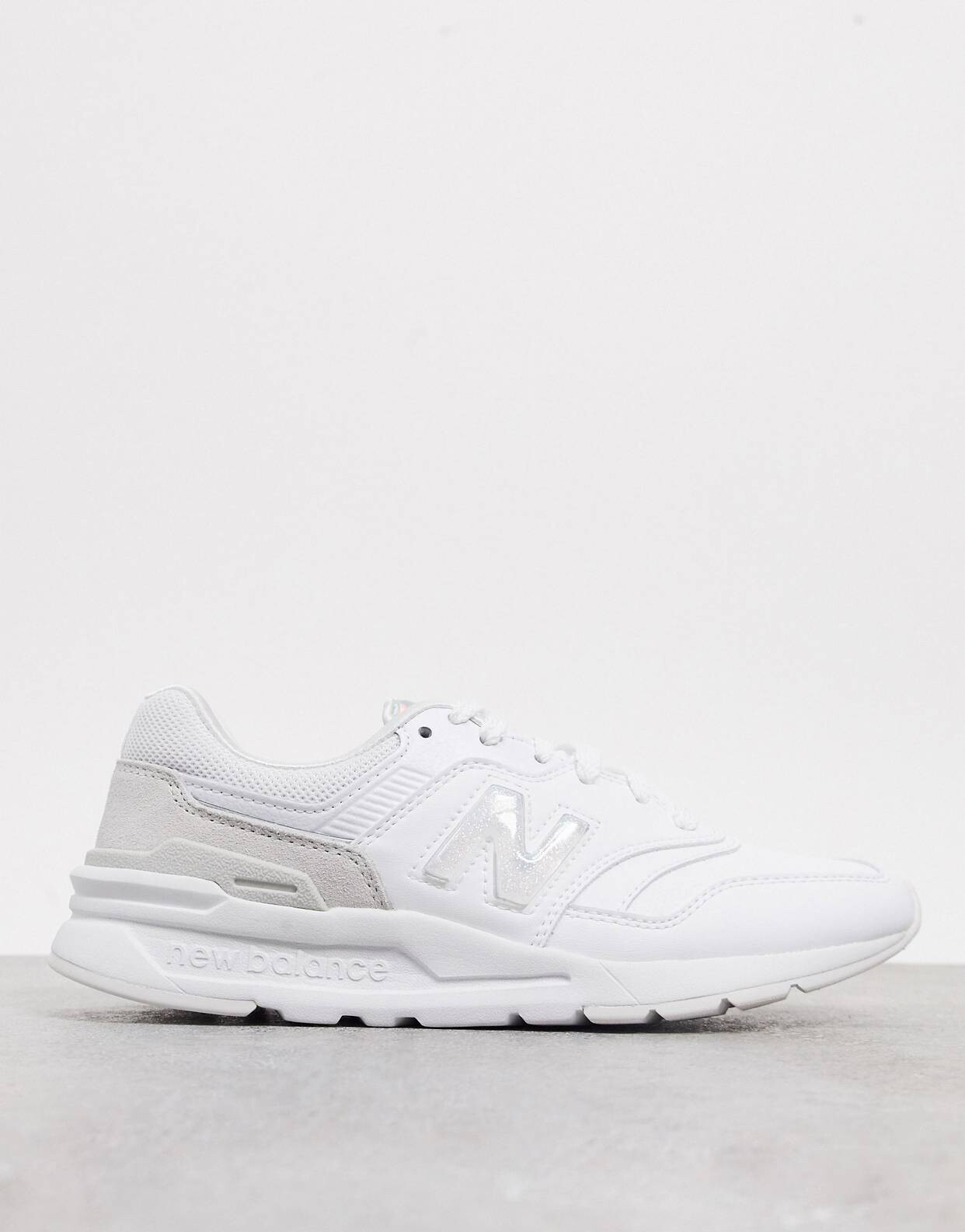 Siete estilismos que demuestran que New Balance es la marca de ...