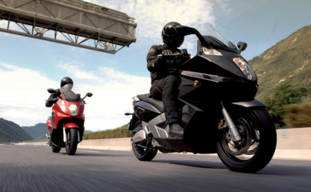 Gilera GP 800 maxi-scooter