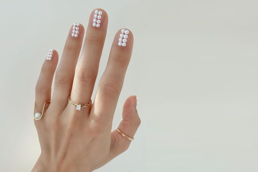 Las perlas se colarán en nuestra manicura este otoño y con ideas como ...