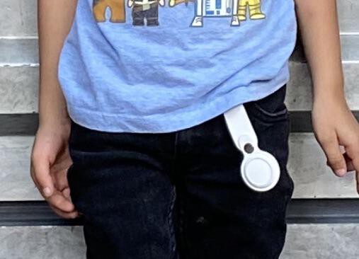 Ponerle un AirTag a un niño para que no se pierda en Disneyland. Las ocurrencias de algunos ...
