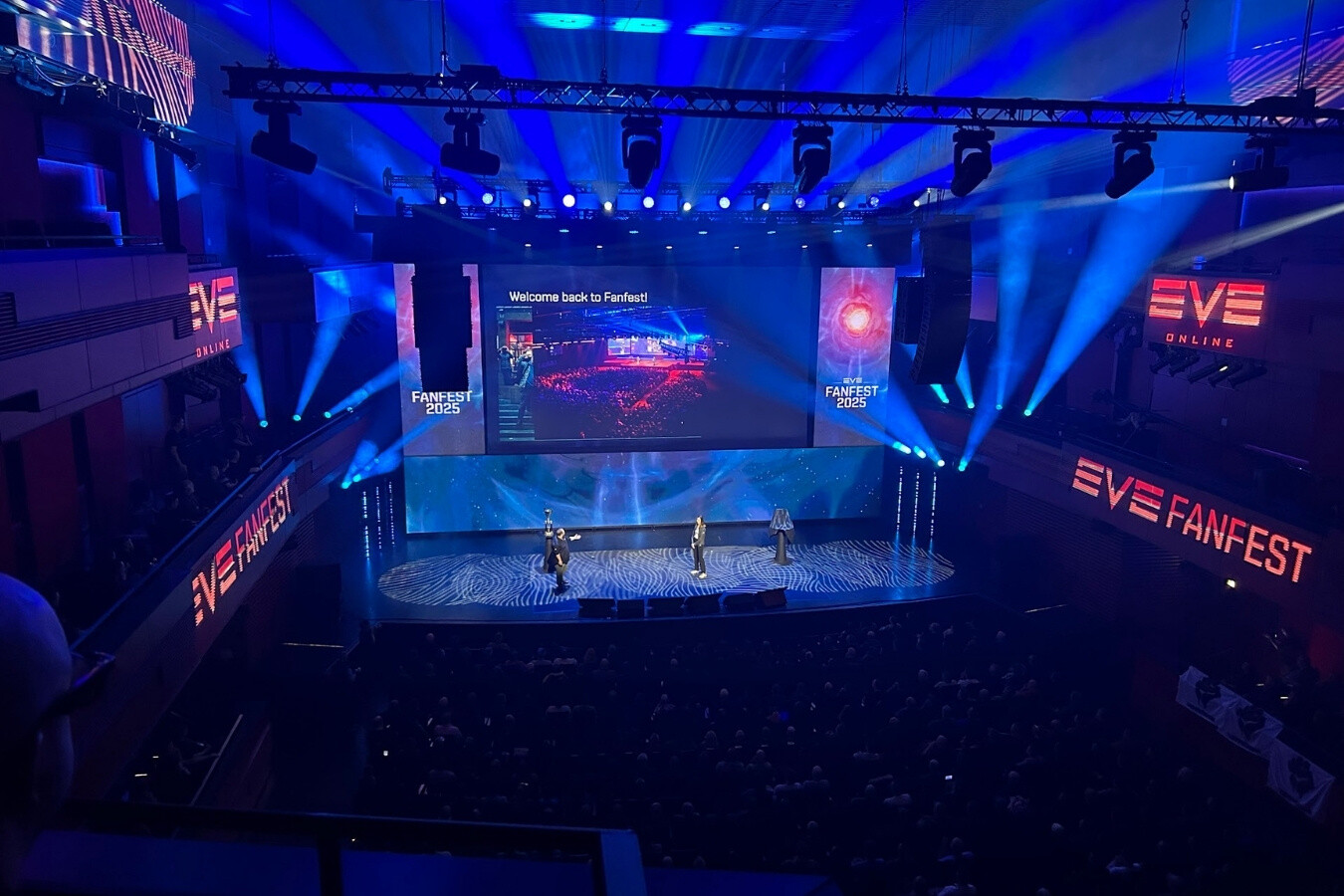 Una prueba exclusiva de EVE Vanguard y cientos de fanáticos de EVE Online me llevaron a vivir la ...