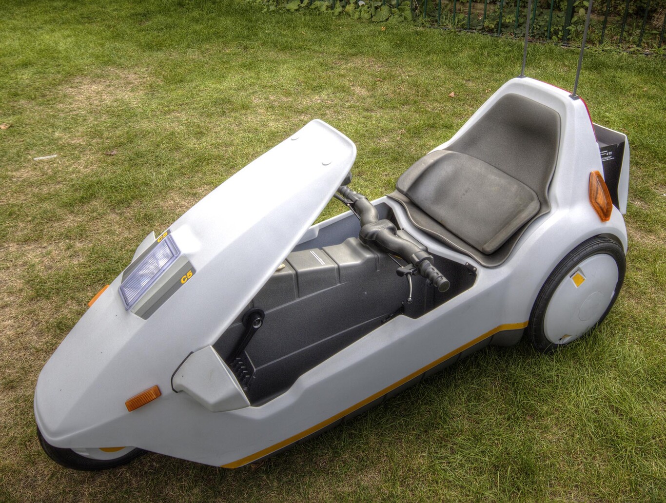 Además de por ser el creador del Spectrum, Sir Clive Sinclair ha pasado ...