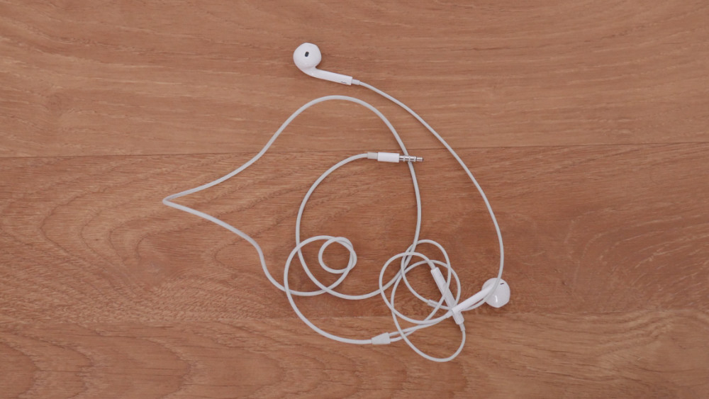 Di no a los cables enredados: soluciones y trucos para evitarlo