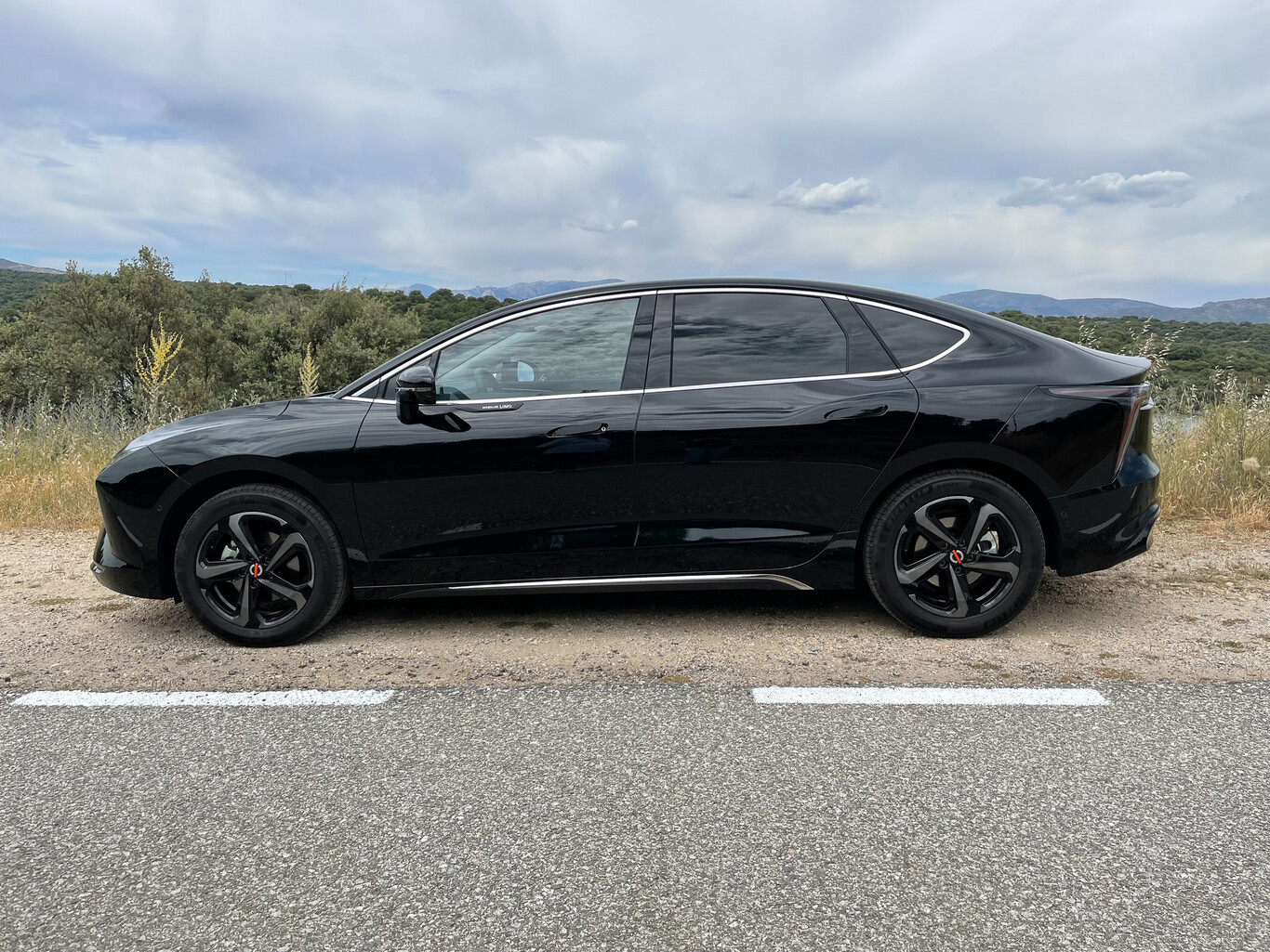 Así es Mobilize Limo: el coche eléctrico sobre el que gira el servicio ...