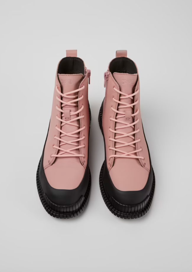 Así son los botines de colores de Camper más rompedores del invierno