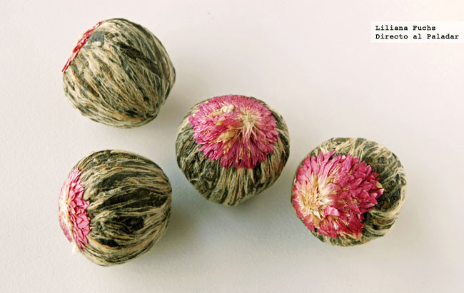 Probando las flores de té. Aroma y belleza en tu taza o tetera