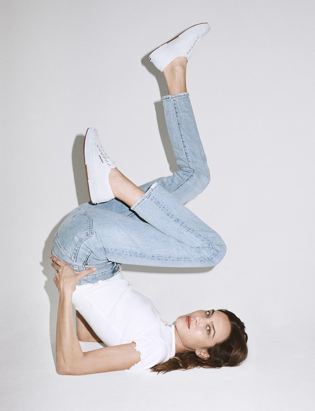 Así es la segunda colección de Alexa Chung para Superga