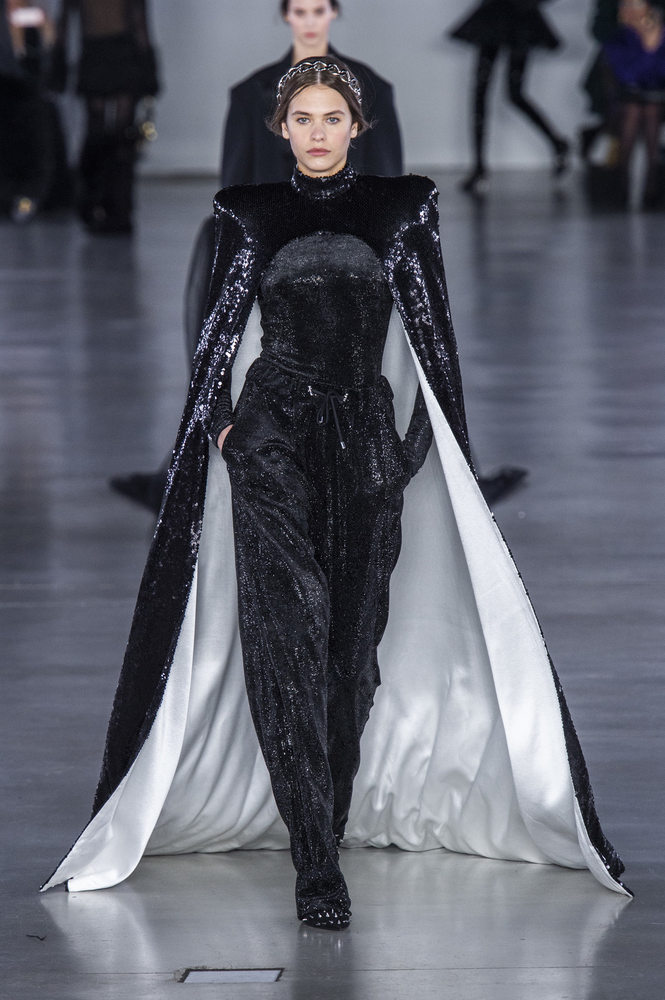 Los mejor del quinto día de la Semana de la Moda de París: Loewe ...