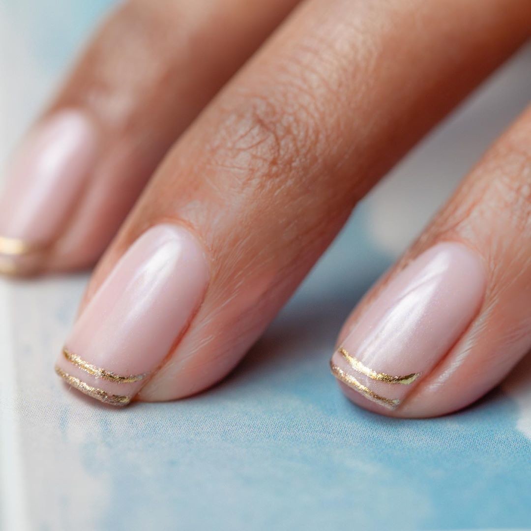 27 manicuras discretas, pero con un toque festivo, para lucir esta Navidad