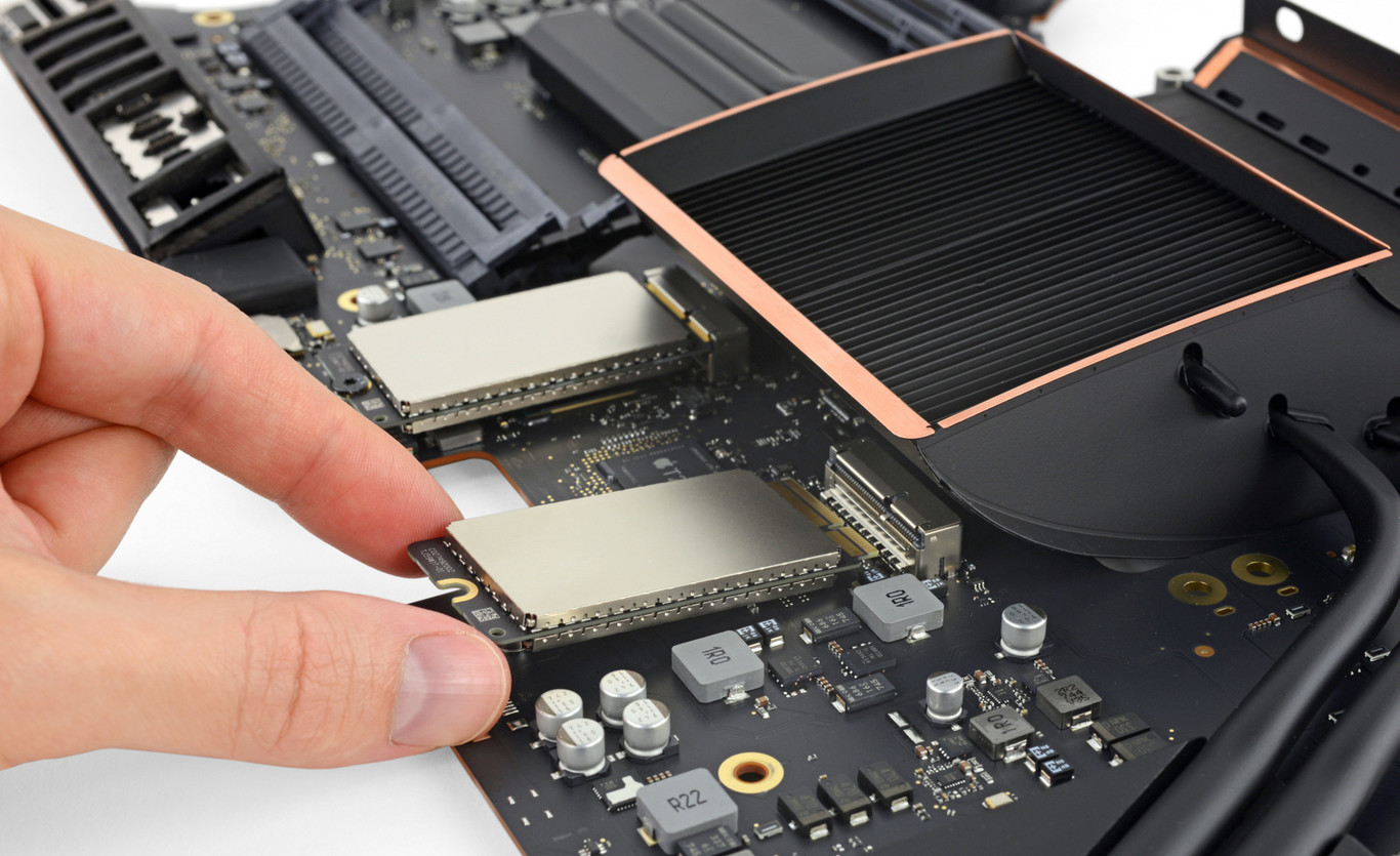 Viaje al interior del iMac Pro, tanto la RAM como la CPU son modulares ...