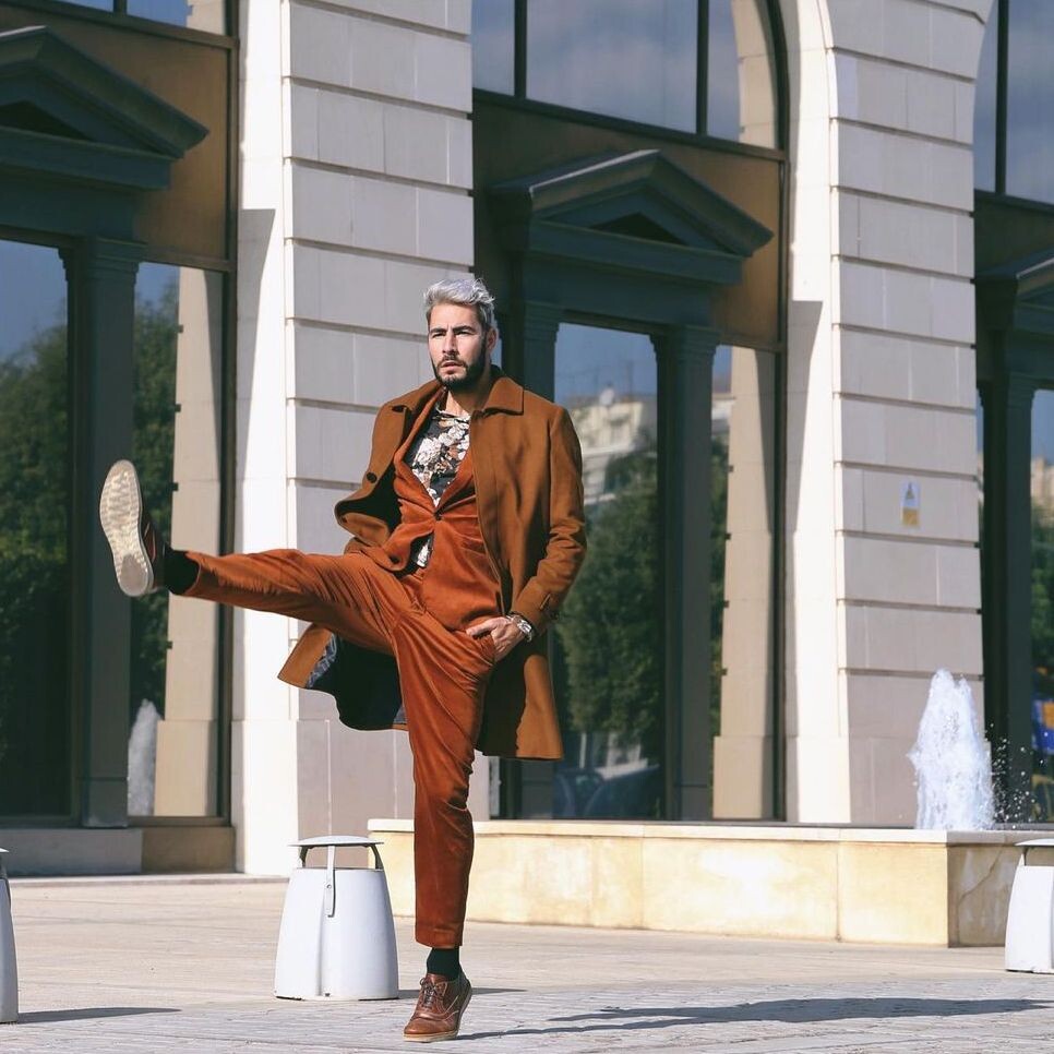 El mejor street-style de la semana adopta el traje café como armadura ...