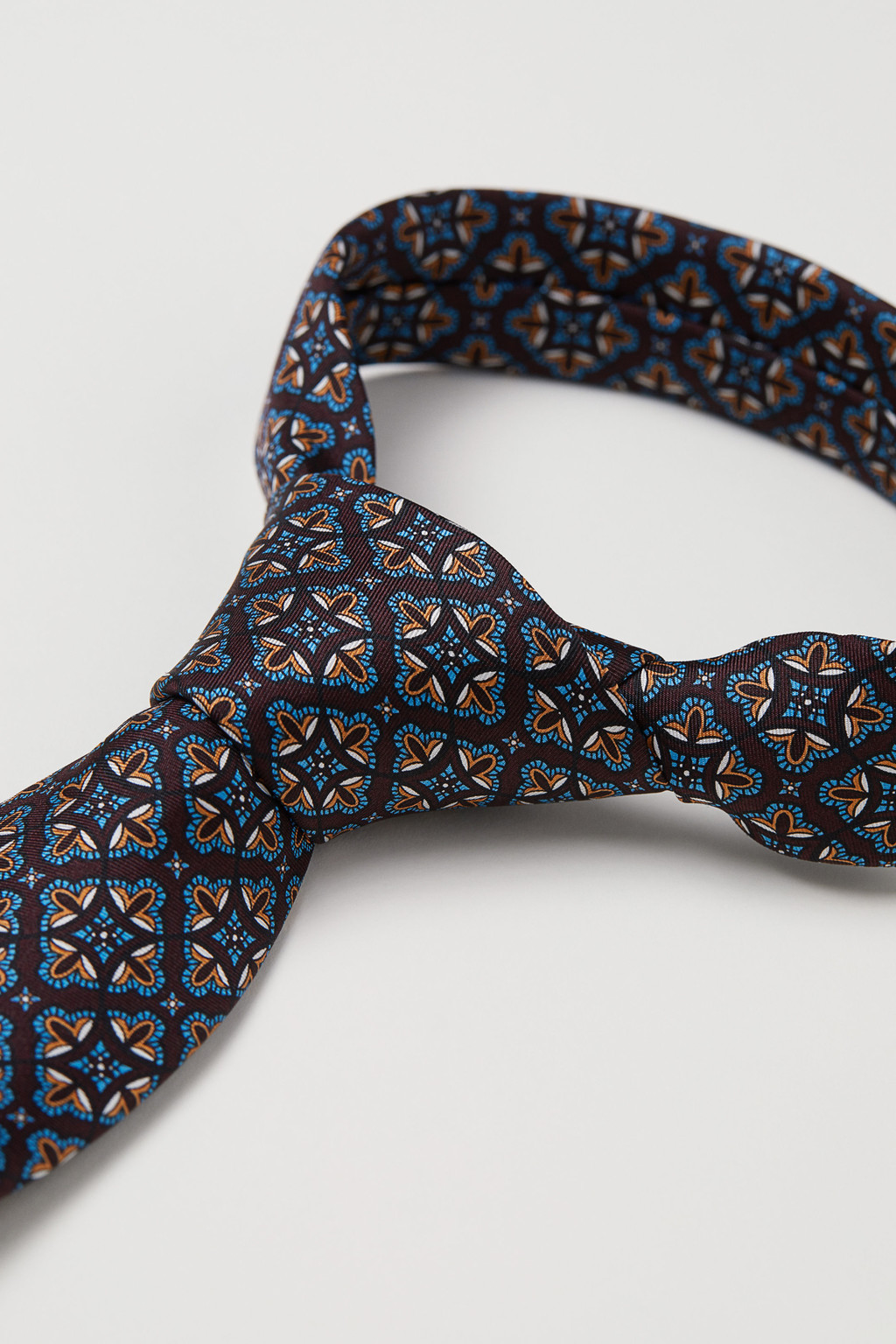 Cuatro estilos de corbatas imprescindibles para lucir una y otra vez