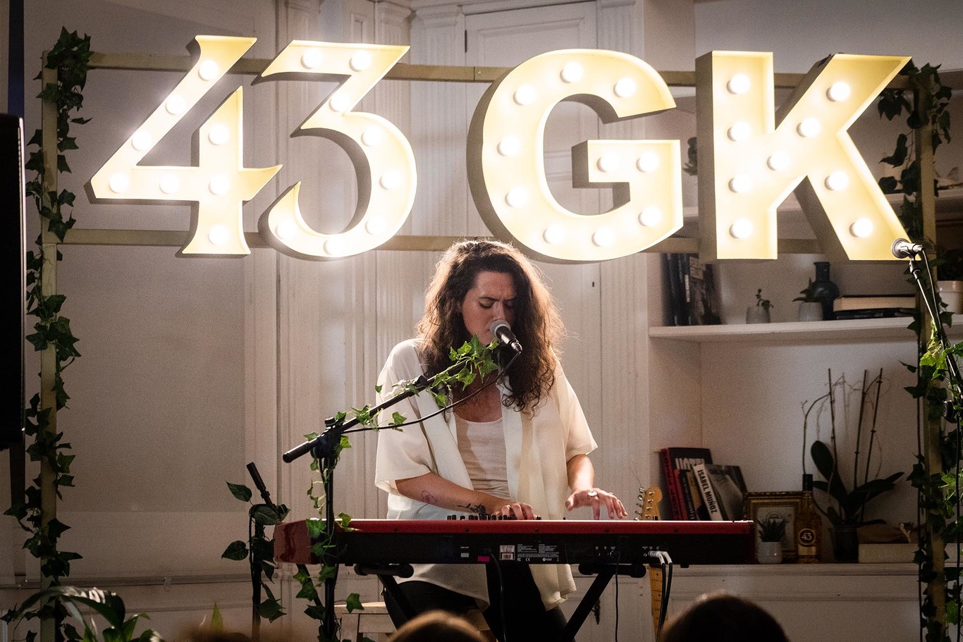 Hablamos con Alice Wonder, la voz indie de la generación Z, que no ...