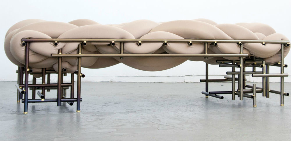 Las Lawless Chairs representan el Caos y el dilema social actual visto ...