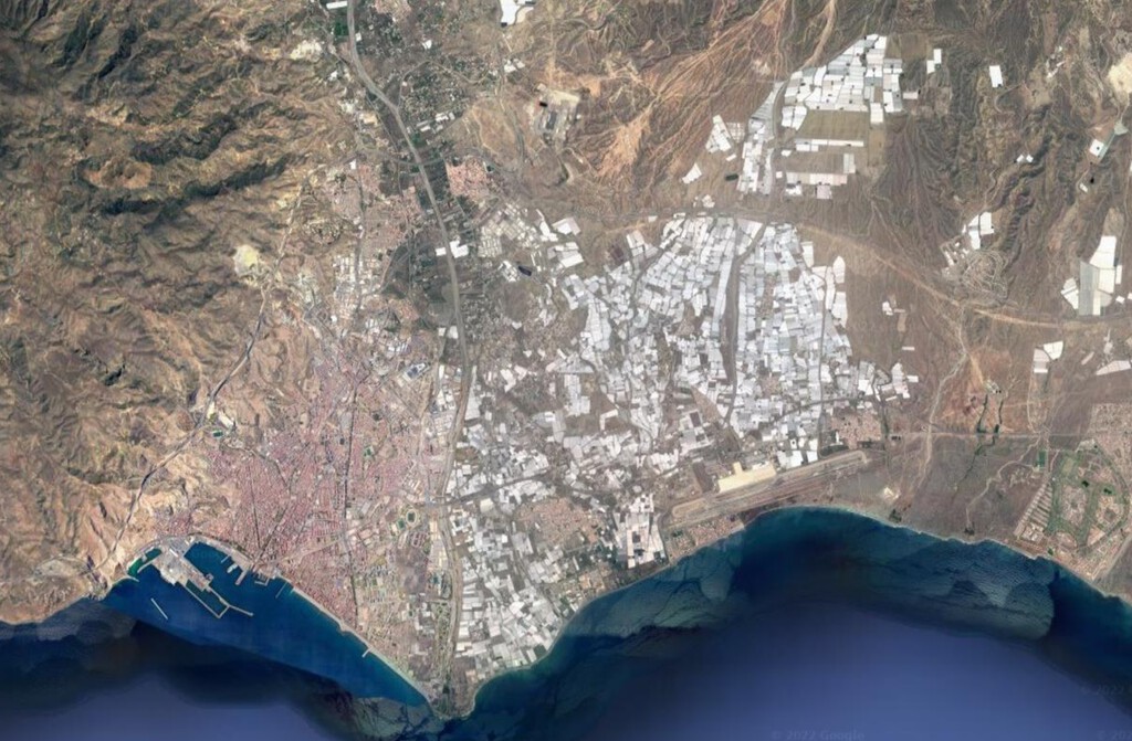 La increíble expansión del "mar de plástico" de Almería desde 1960 ...