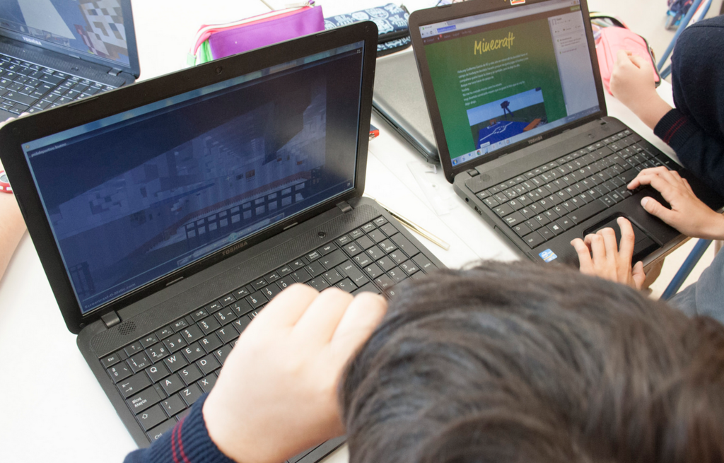 Jugar a Minecraft en el aula: así es como construir a base de píxeles ...