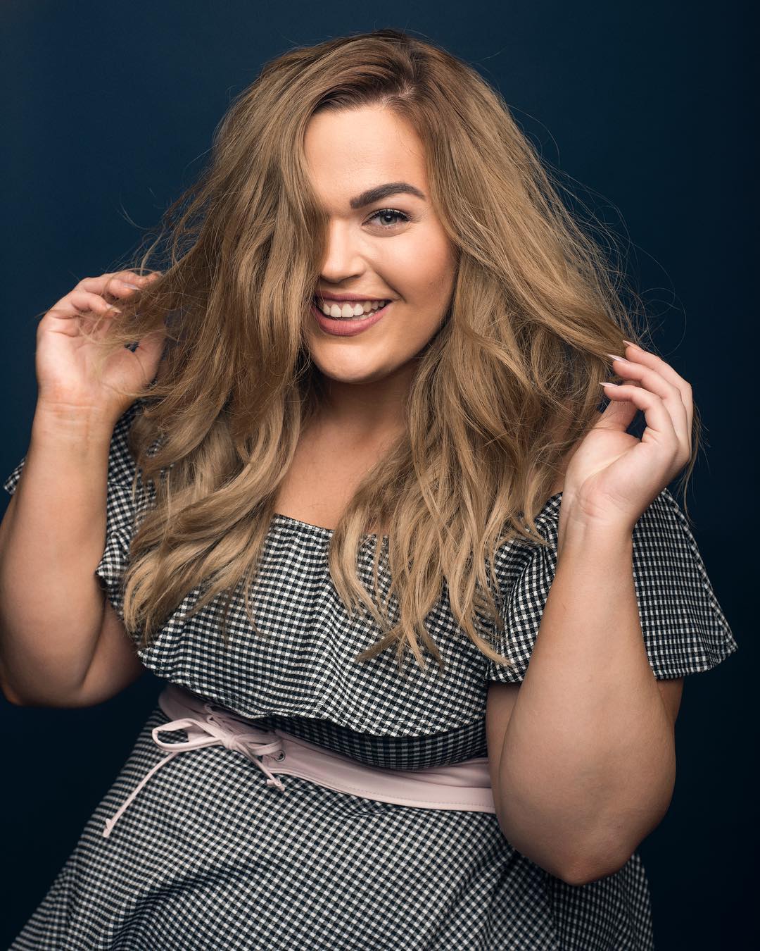 Desmontando mitos: la youtuber plus size Loey Lane luce todo lo que se ...