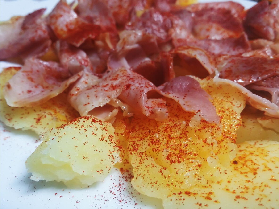 Qué es el lacón y en qué se diferencia del jamón cocido o de York