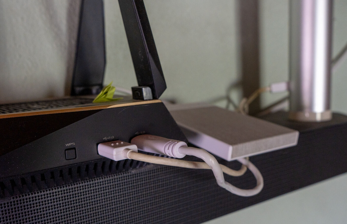 Quien tiene un USB en el router tiene muchas ventajas. Le conecté un ...