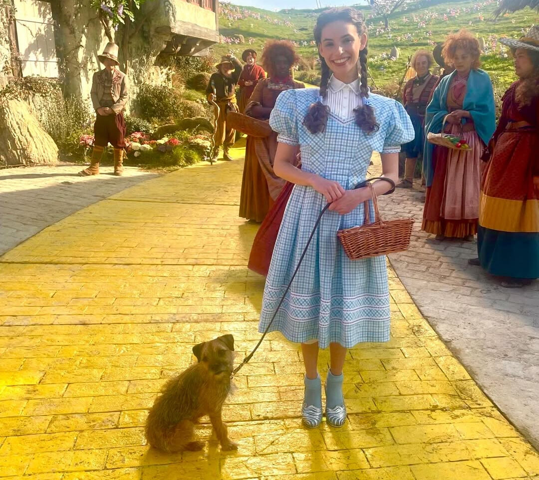 'Wicked 2' esconde la cara de la actriz que hace de Dorothy, pero su ...
