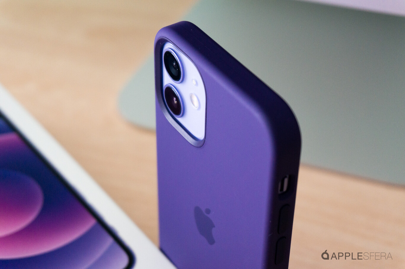 iPhone 12 mini en color púrpura, así es en imágenes