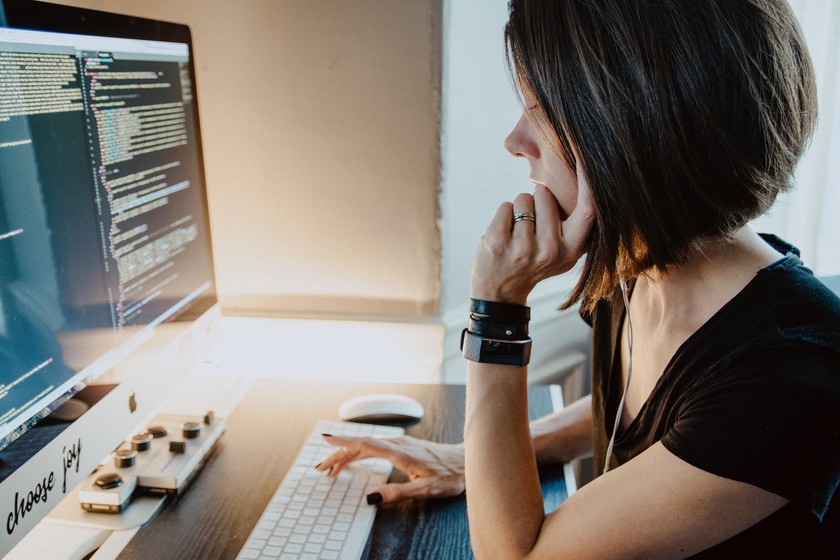 Programar sin escribir código es posible: así funciona la nueva era del ...