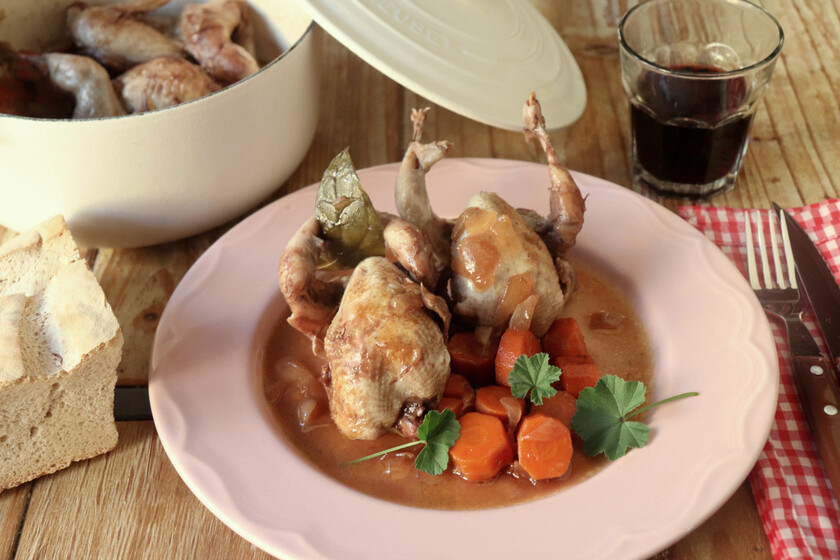 Codornices guisadas al vino, receta para lucirse y triunfar con la familia